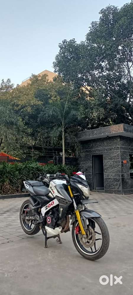 Bajaj pulsar Ns 200 pearl metalic white 2019 untouched condition ...