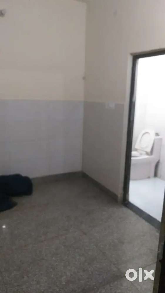 2 room set available in prime location near Axis atm - For Rent: Houses ...