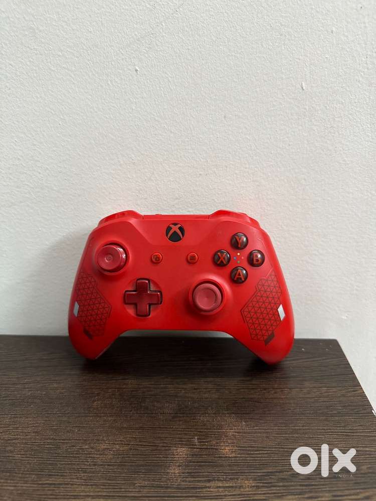 Xbox series s special edition controller with rubber grip pads on back ...
