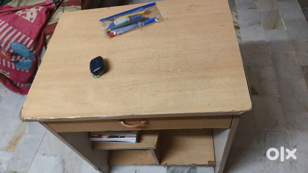 Computer Table - Buy & Sell Used Furniture in India | OLX