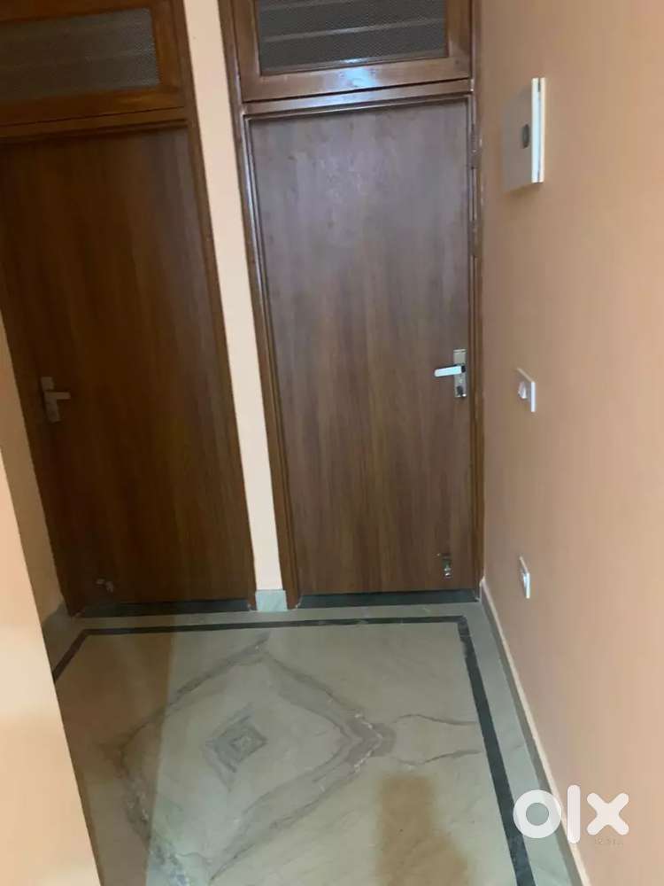 Family and peaceful environment ,Near by gurgaon and metro 1 km - For ...