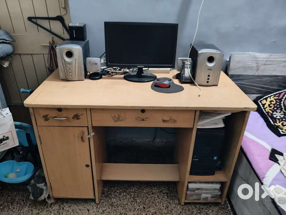Computer. Table in Gandhinagar Free classifieds in Gandhinagar OLX