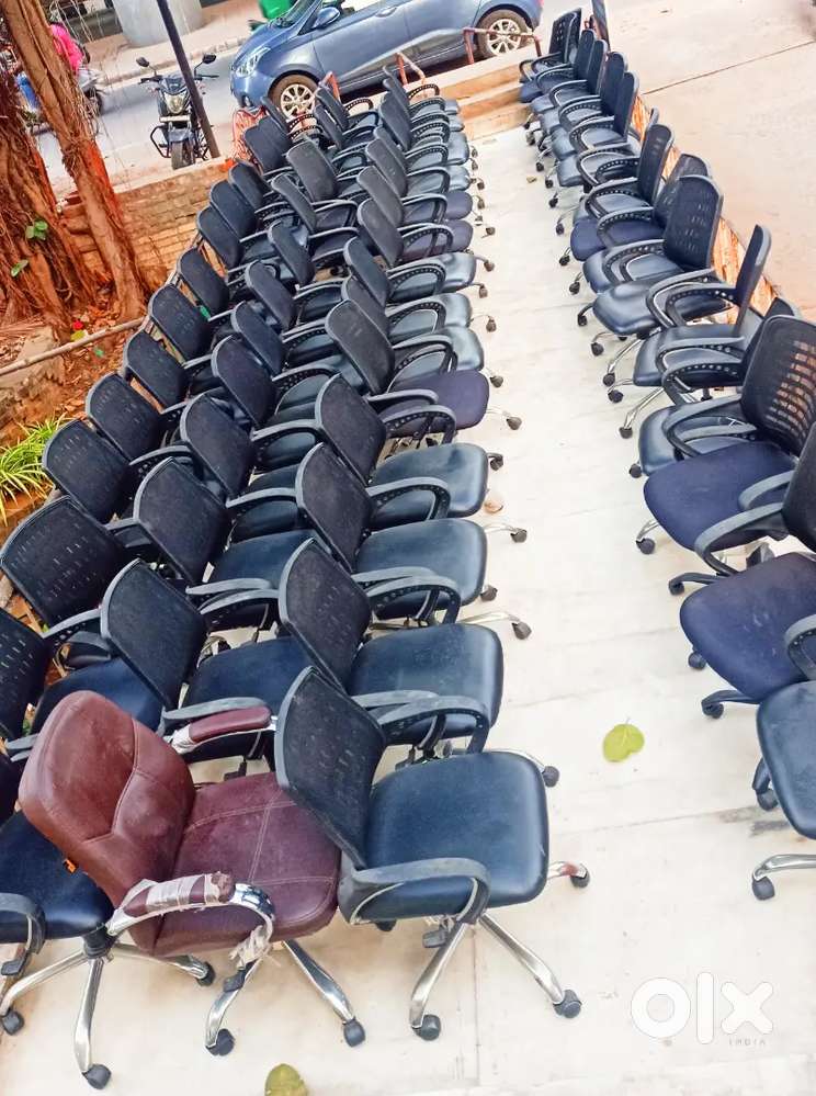 Revolving Office chair in new condition - Sofa & Dining - 1795812629