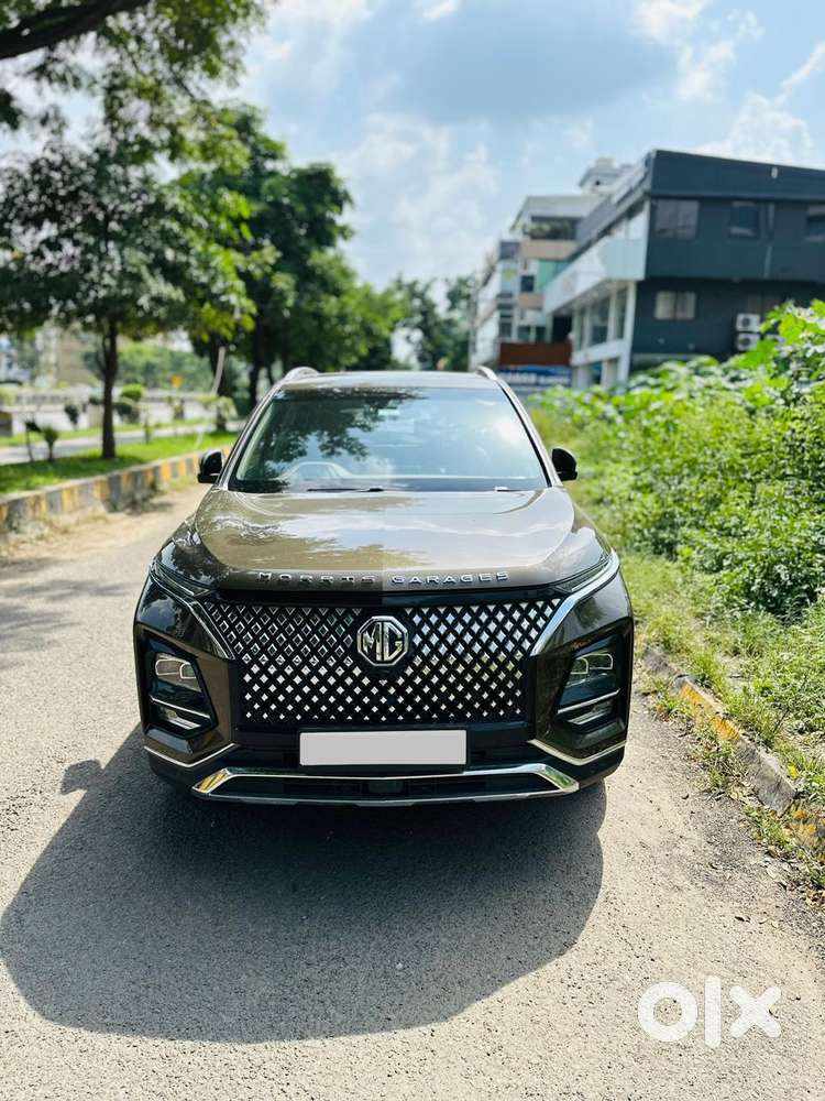 MG Hector Plus Savvy Pro 1.5 Turbo Petrol CVT 6 STR Dual Tone, 2023 ...