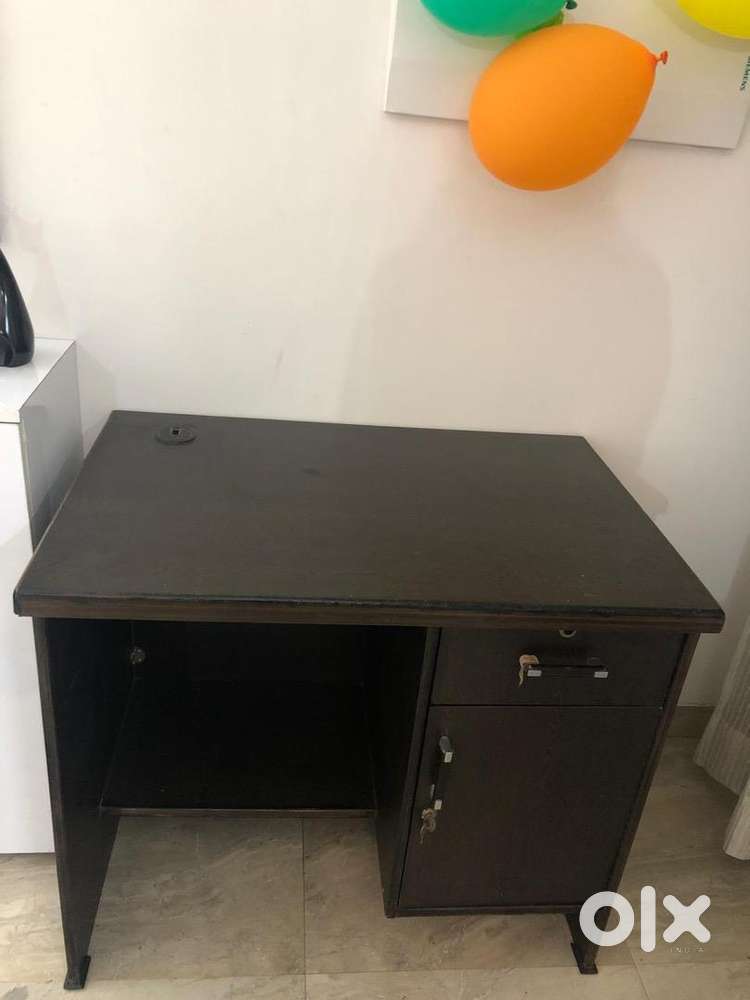 Olx study table near me store