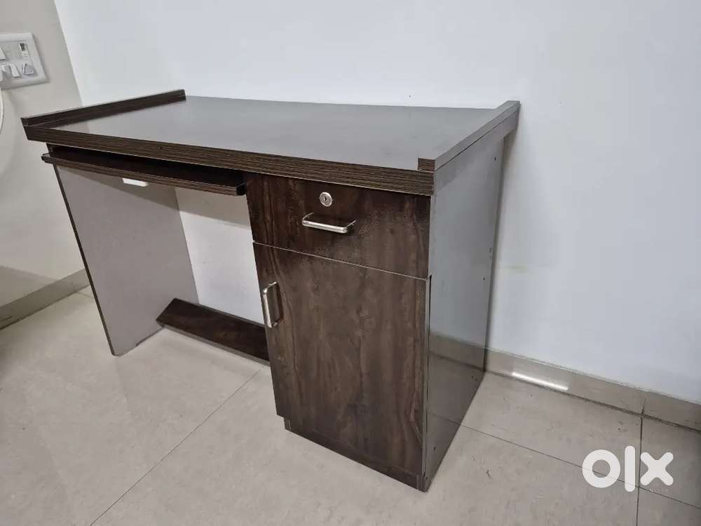 Study table - Other Household Items - 1824401038