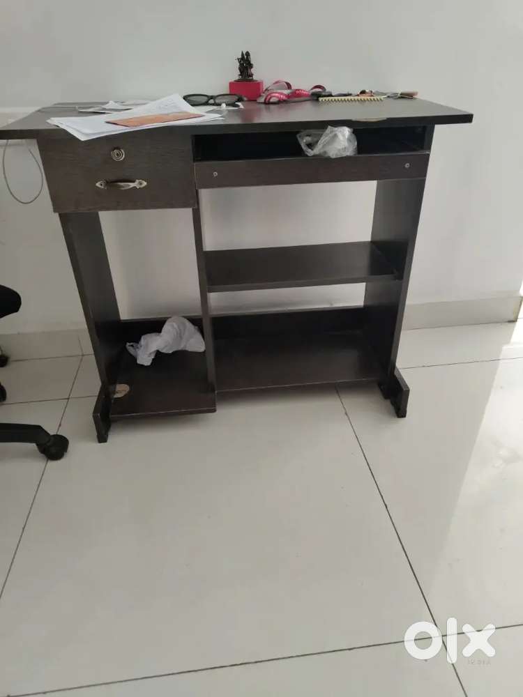 Computer Table - Buy & Sell Used Furniture in India | OLX