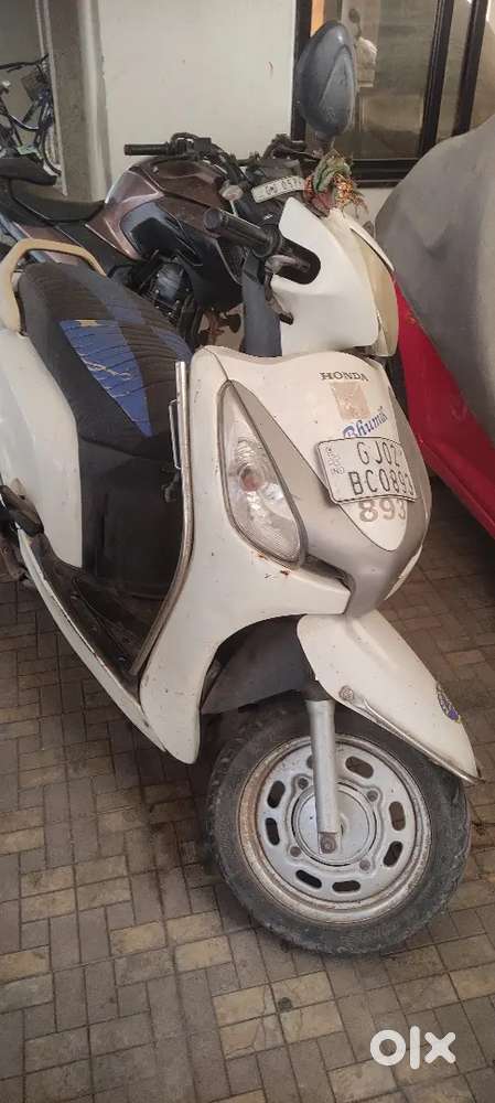 Buy & Sell Second Hand Scooty in Surat, Used Scooters in Surat | OLX