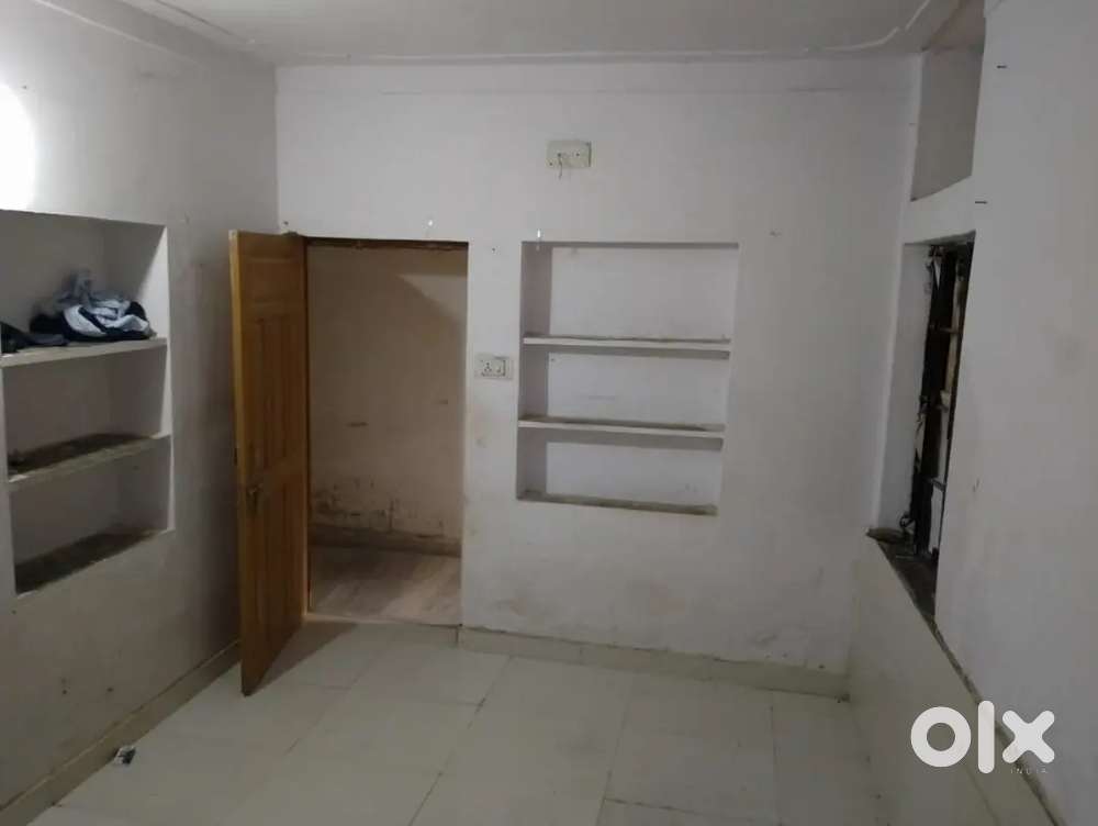 Room Room - Houses & Apartments For Rent in Hathipole | OLX