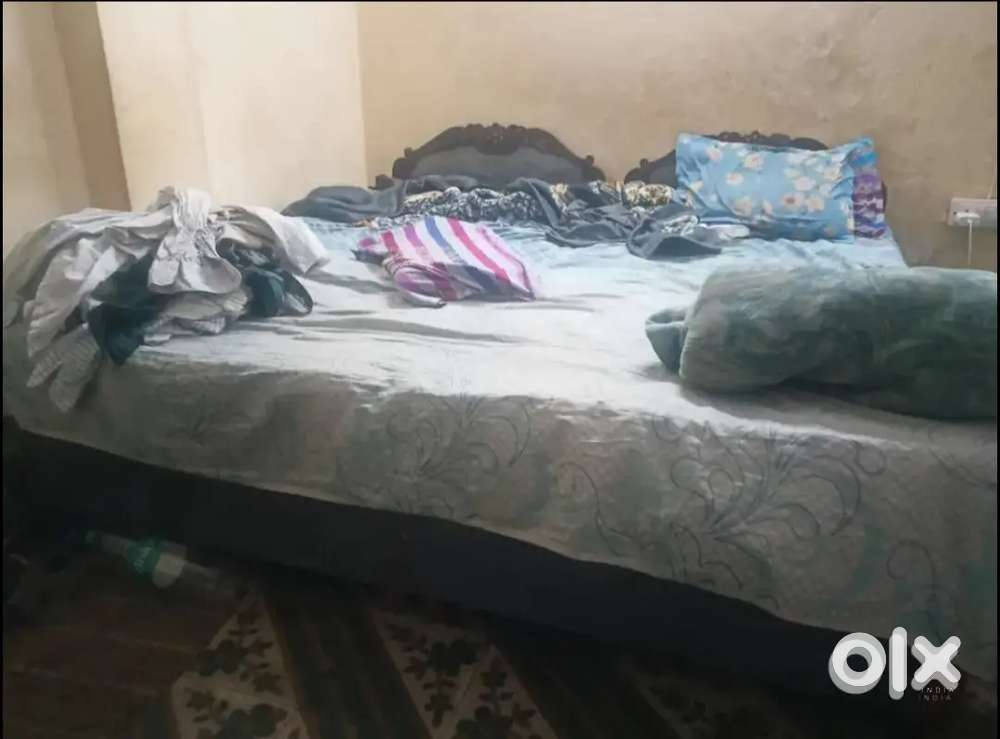 bed with bedbox and a corner table - Beds & Wardrobes in Indrapuri ...