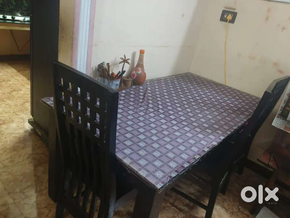 6-Seater Dining Table - Excellent Condition - Wood - 6x3 ft - Sofa ...