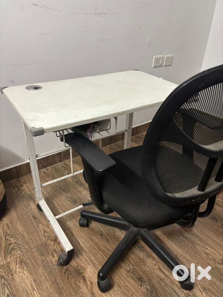 Office Chair and Table - Other Household Items in Garhi, Ghaziabad ...