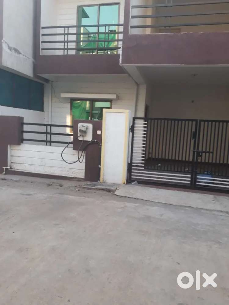 Triplex House - For Rent: Houses & Apartments - 1813585525