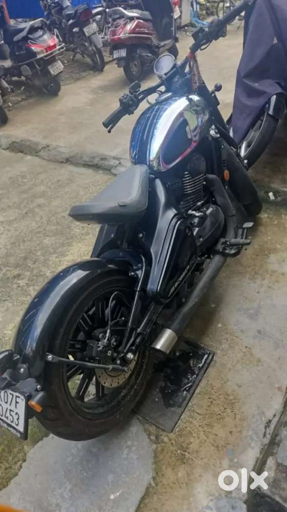 Jawa 42 Bobber - sirf 1800km chali Warranty 2028 tak first Owner ...