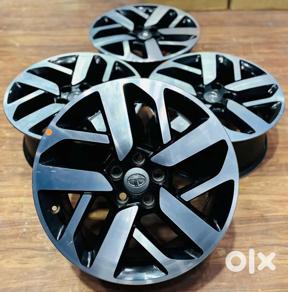 Tata Harrier 17 inch diamond cut OEM alloy wheels set of four - Spare ...